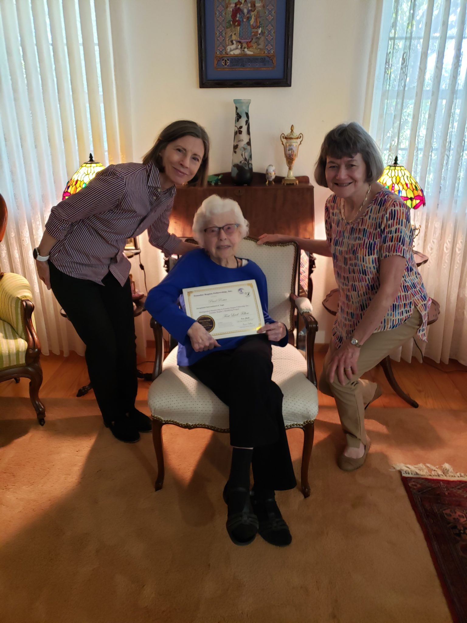 Pearl Porter receives a "Fellow" - Soroptimist International of Napa